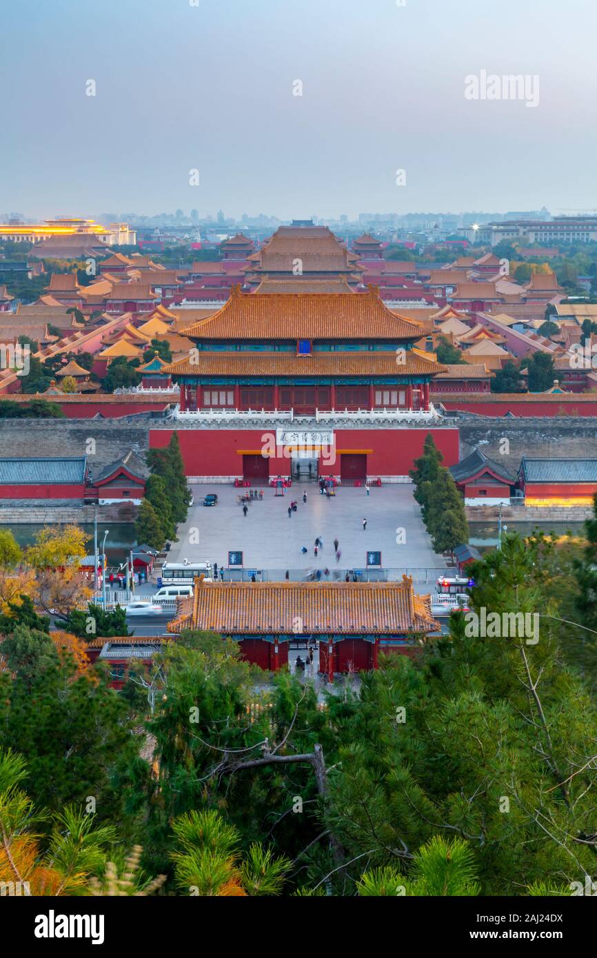 View of the Forbidden City, UNESCO, from Jingshan Park at sunset ...