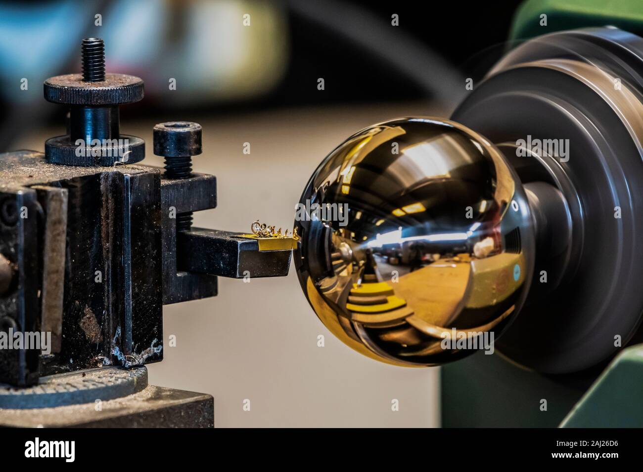 Making bronze sphere on the lathe. Close up Stock Photo - Alamy