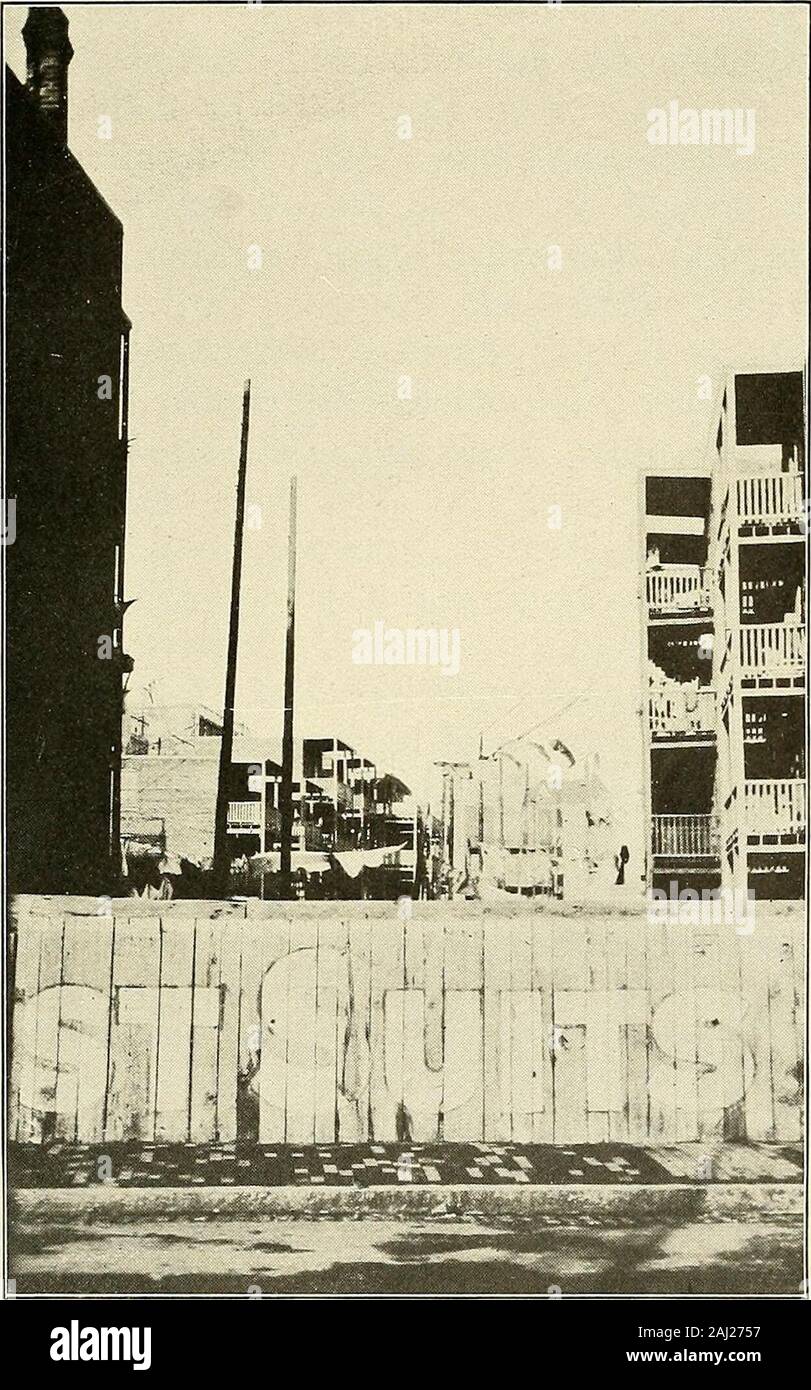 Building 60 feet high hi-res stock photography and images - Alamy