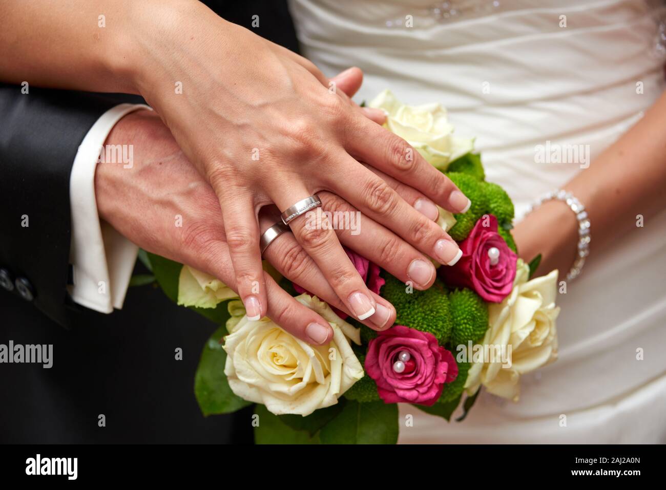 wedding couple hand in hand Stock Photo - Alamy