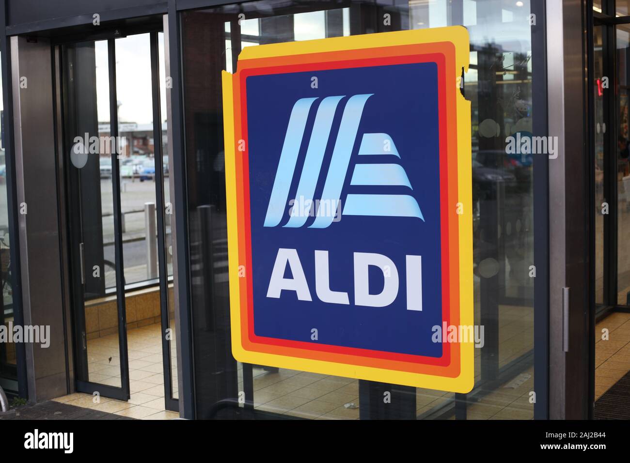 Aldi supermarket frontage hi-res stock photography and images - Alamy