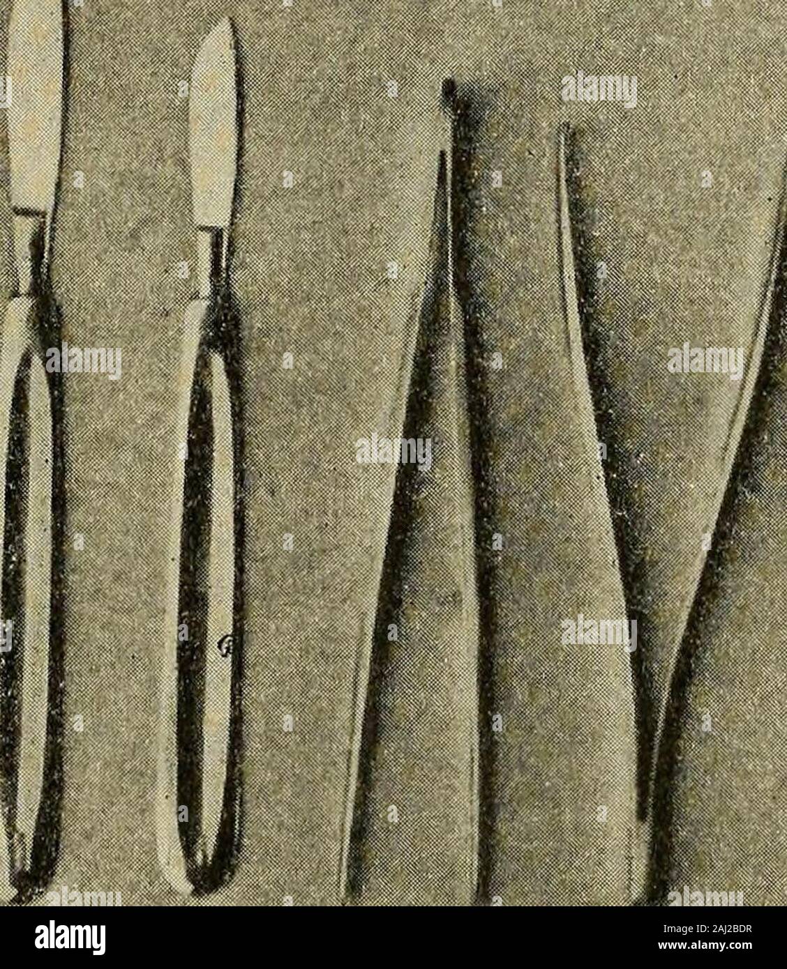 Curved needle hi-res stock photography and images - Alamy