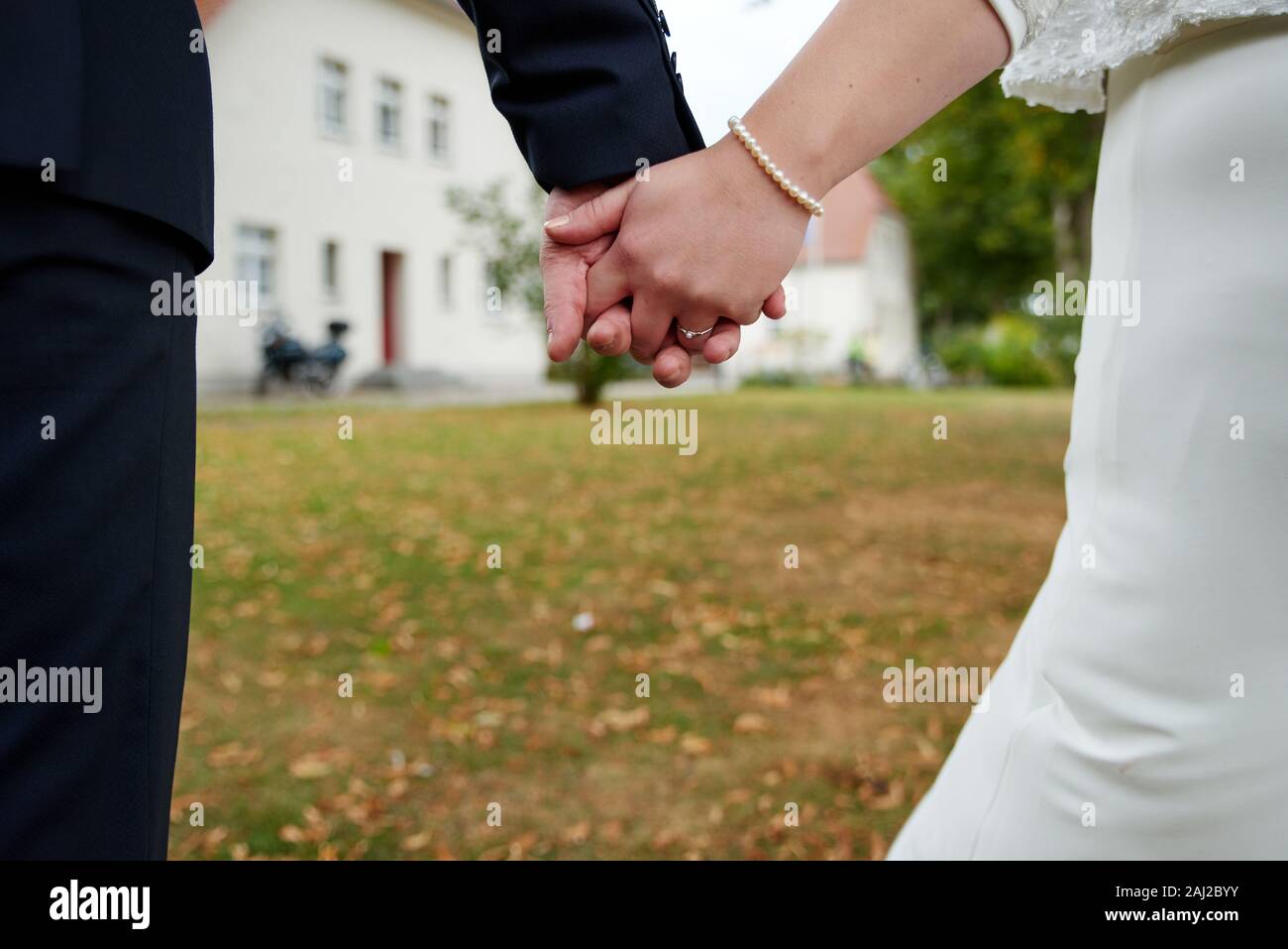 wedding couple hand in hand Stock Photo - Alamy