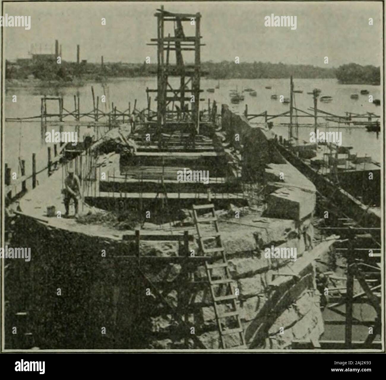 Floating derrick hoisting hi-res stock photography and images - Alamy