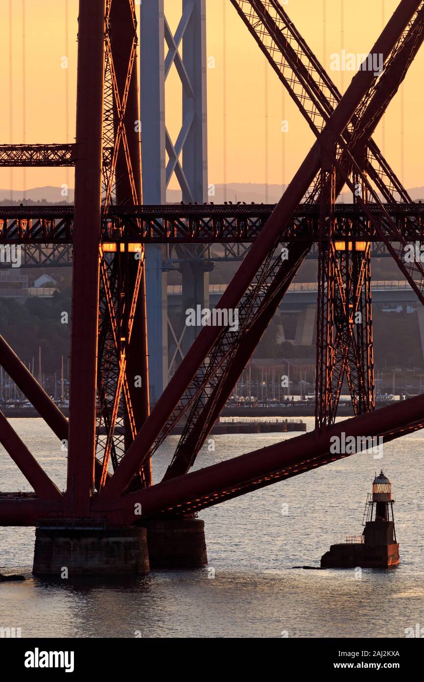 Forth bridge and lighthouse hi-res stock photography and images - Alamy