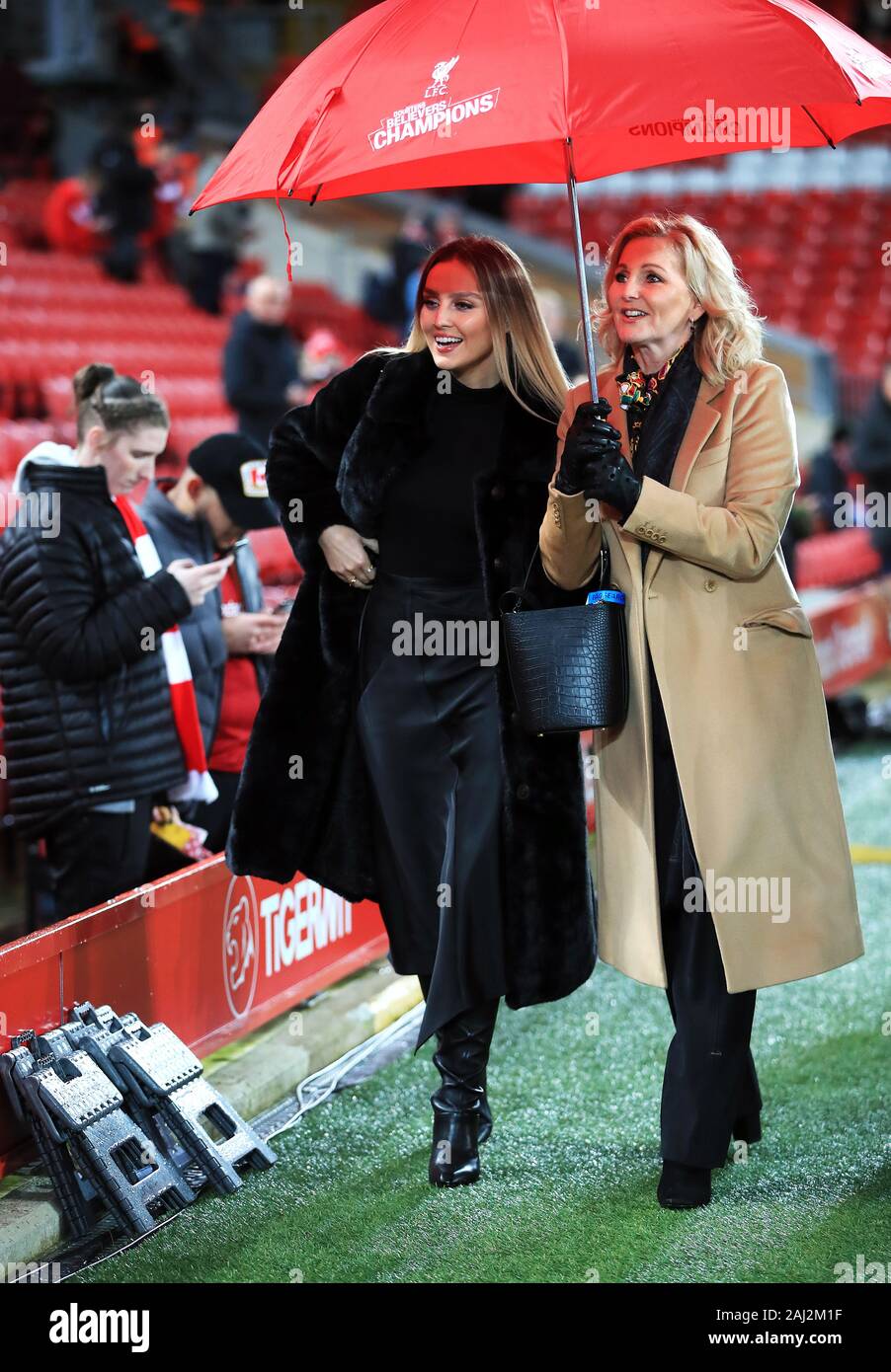 Perrie Edwards (centre) pitchside before the Premier League match at ...