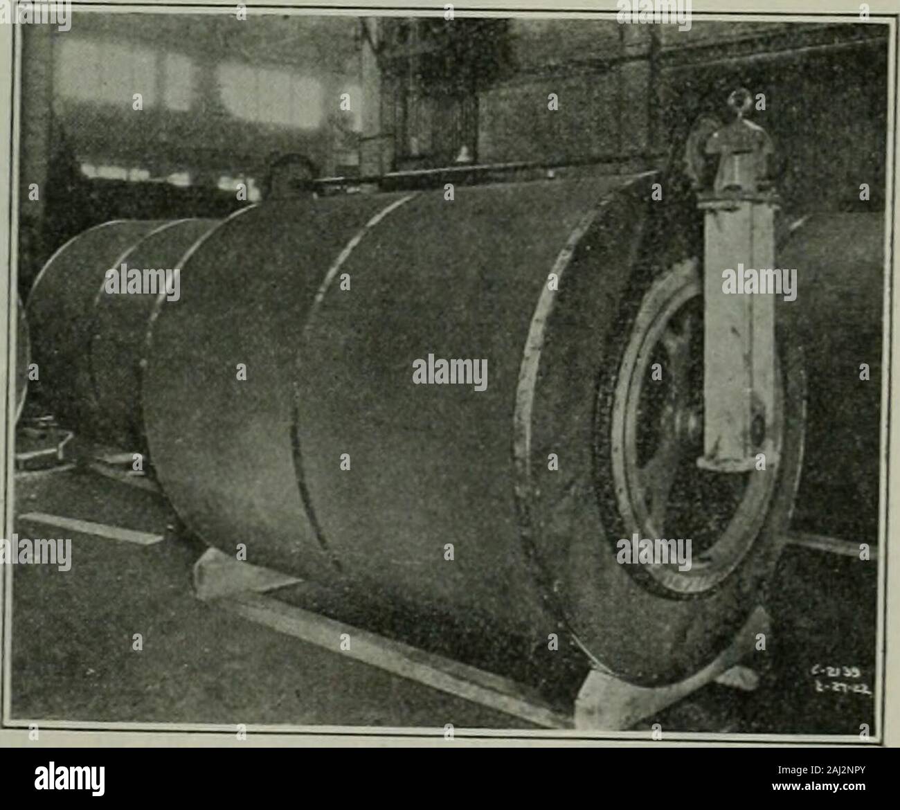 Construction clamshell bucket hi-res stock photography and images - Alamy