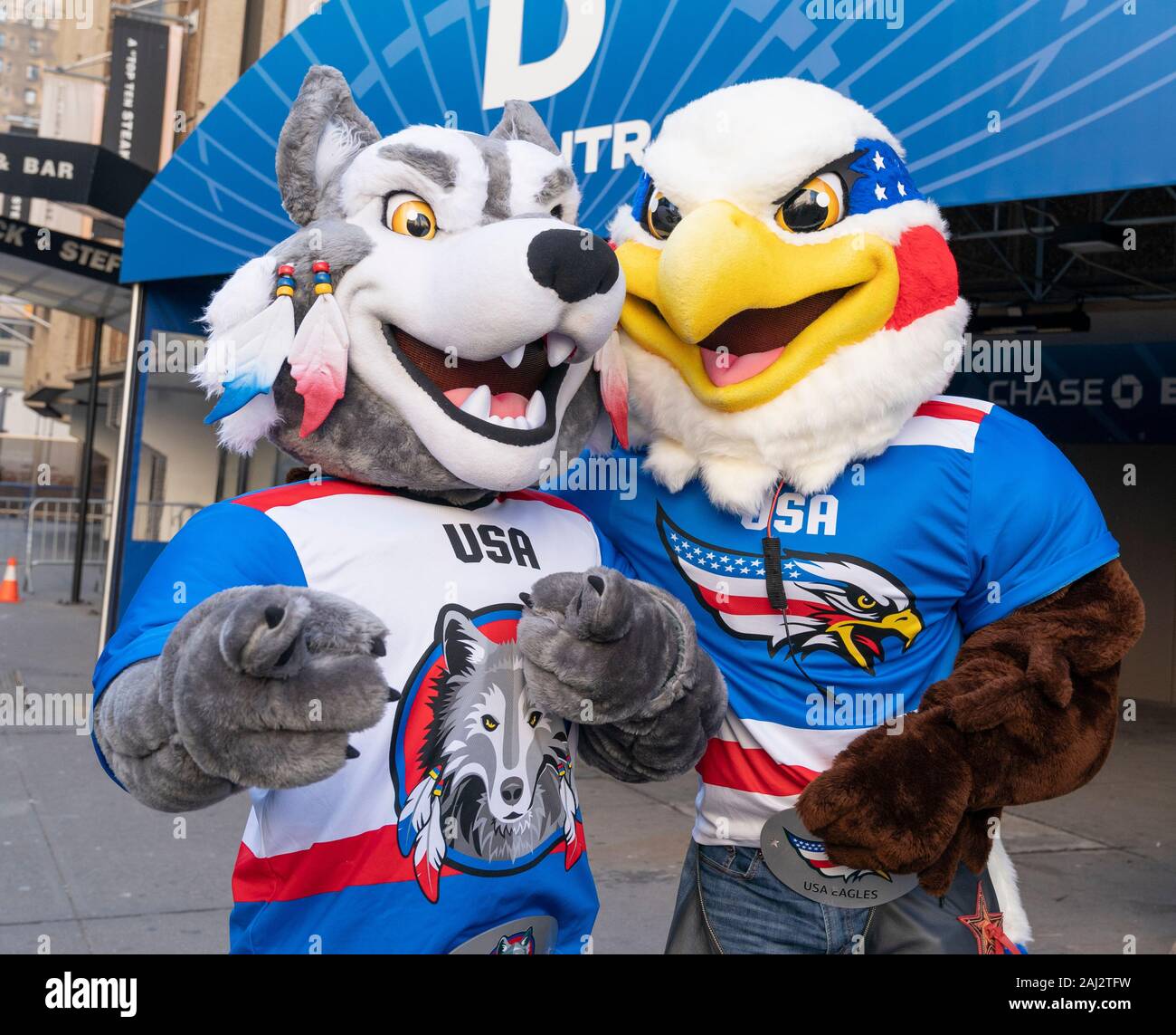 Wolves mascot hi-res stock photography and images - Alamy