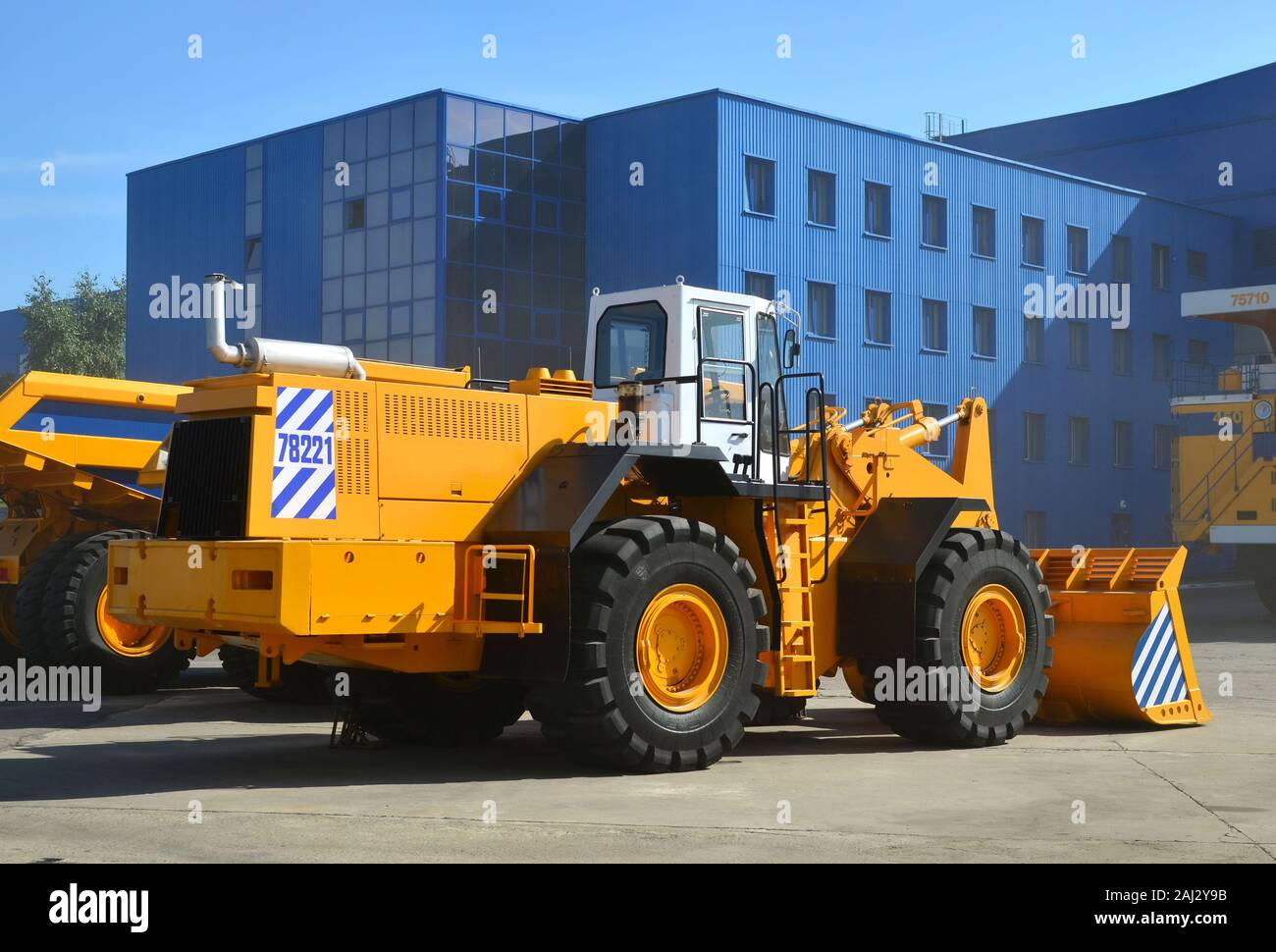 Large front-end loader or all-wheel bulldozer manufacture by the heavy ...