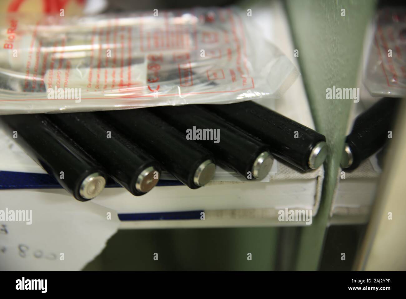 Hospital operating theatre instruments hi-res stock photography and ...