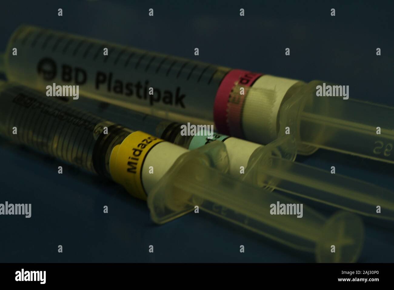 Hospital operating theatre instruments hi-res stock photography and ...