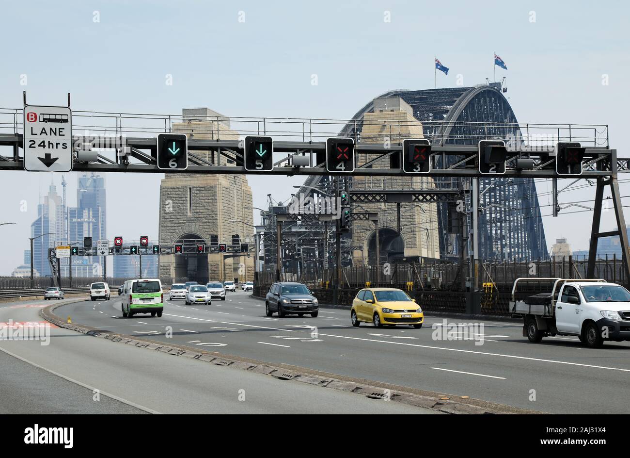 Sydney harbour bridge traffic australia hi-res stock photography and ...