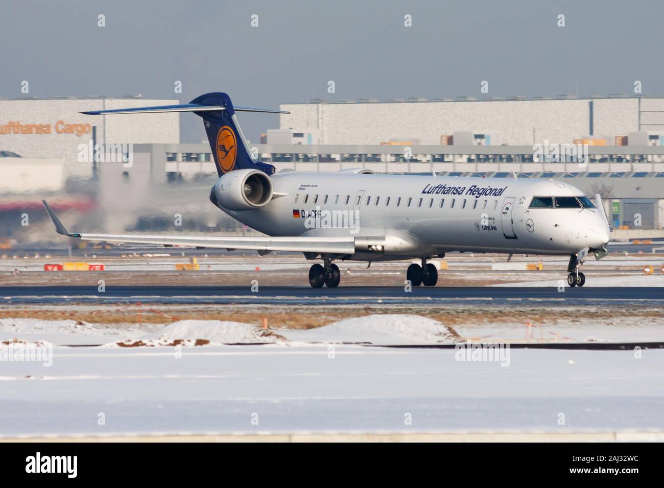 Crj 700 hi-res stock photography and images - Alamy
