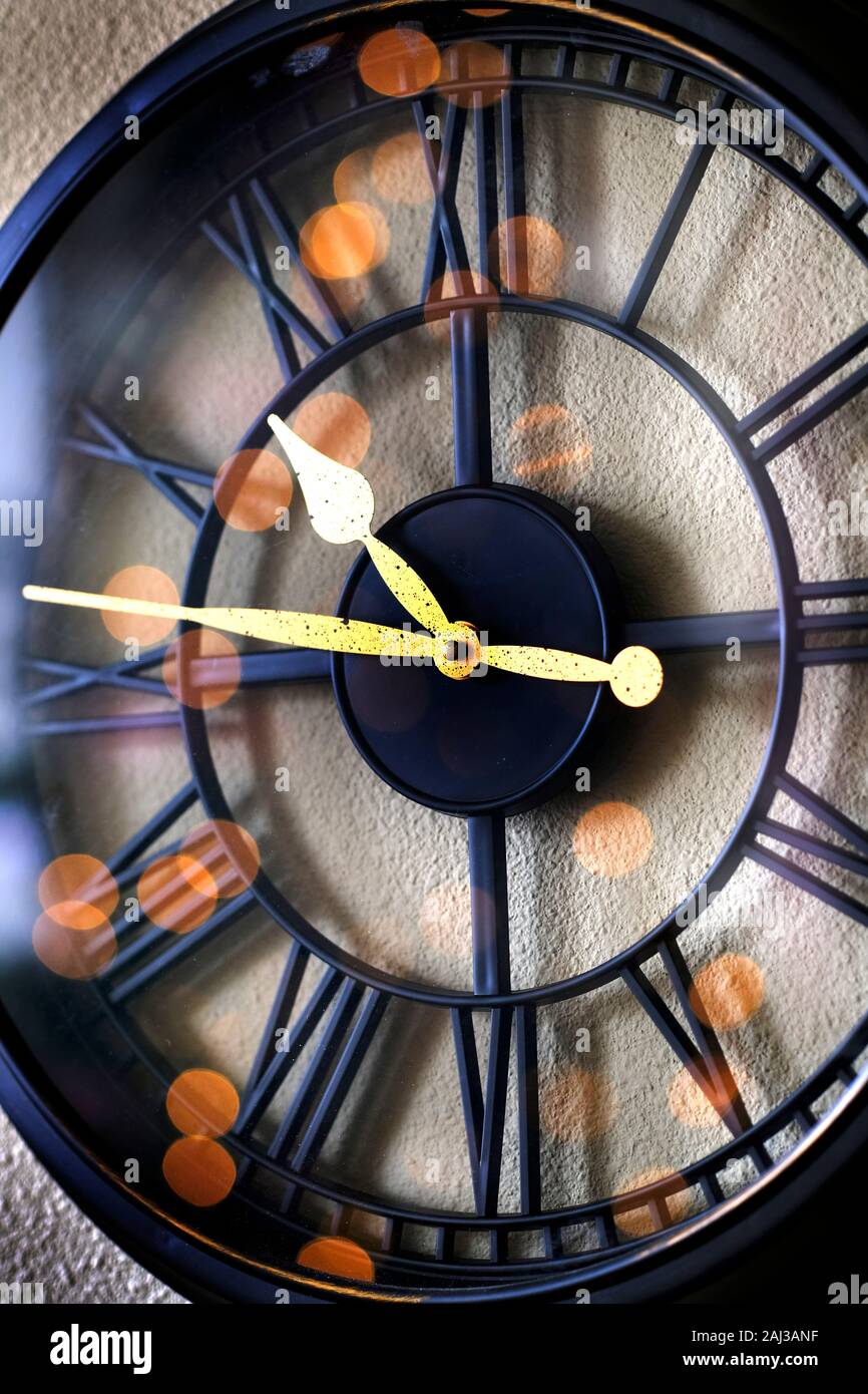 Telling time hi-res stock photography and images - Alamy