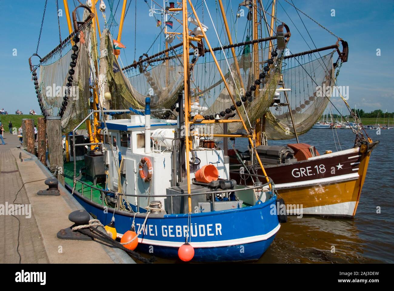 Deutschland Niedersachsen Ostfriesland Greetsiel Hafen Fischkutter