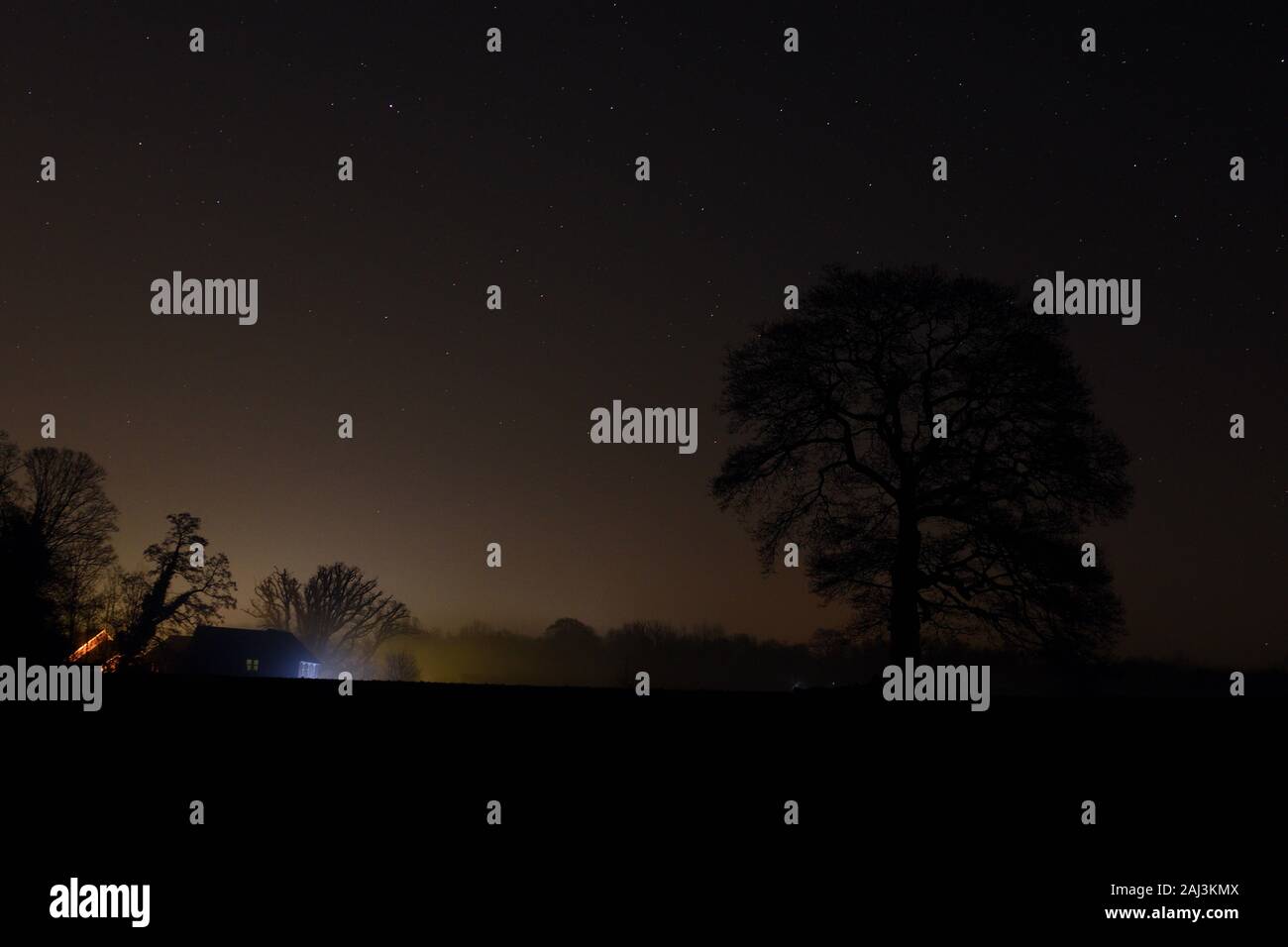 House silhouette night sky hi-res stock photography and images - Alamy