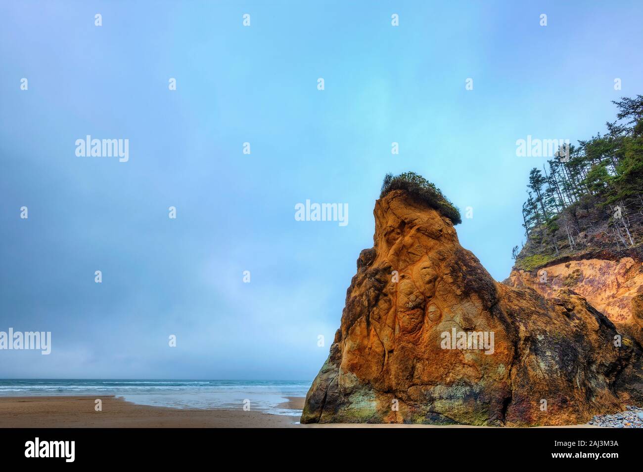 Sandstone formations beach hi-res stock photography and images - Alamy