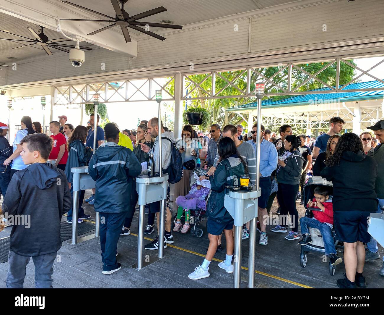 Orlando,FL/USA-12/25/19: The entrance to SeaWorld Orlando theme park ...