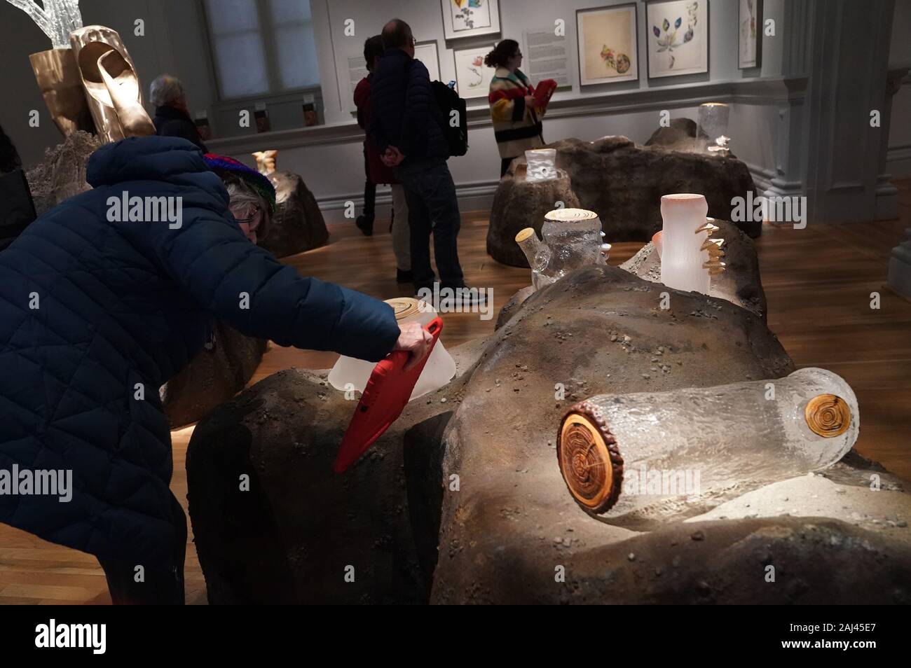 Washington, USA. 2nd Jan, 2020. Visitors view artworks during the ...