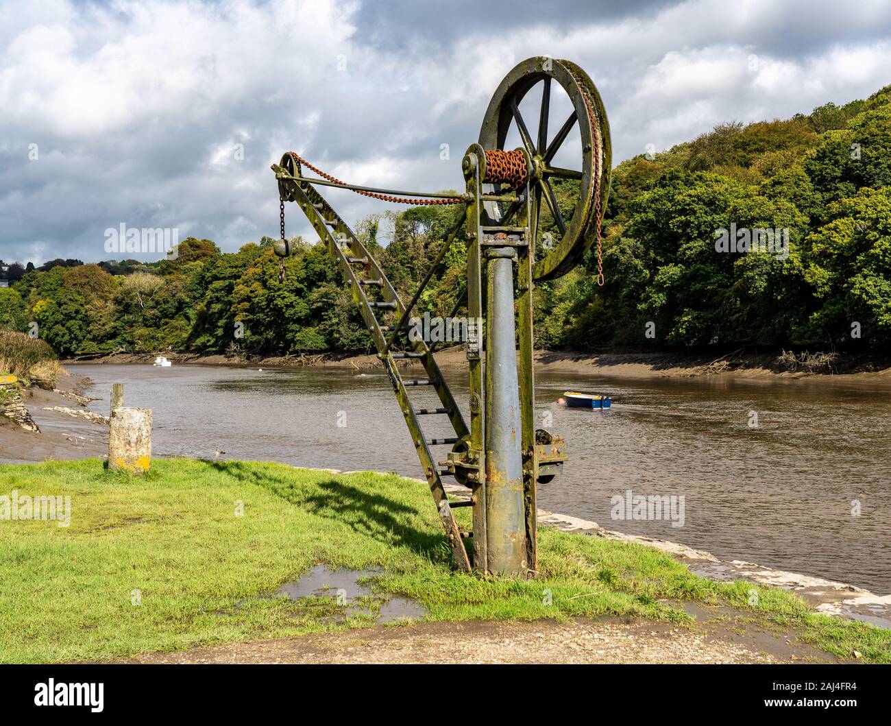 Quay crane hi-res stock photography and images - Alamy