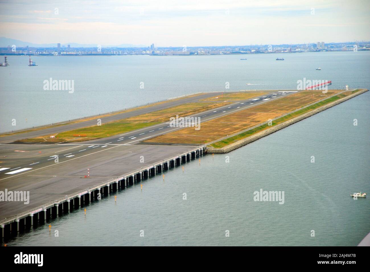 Haneda Airport Runway High Resolution Stock Photography and Images - Alamy