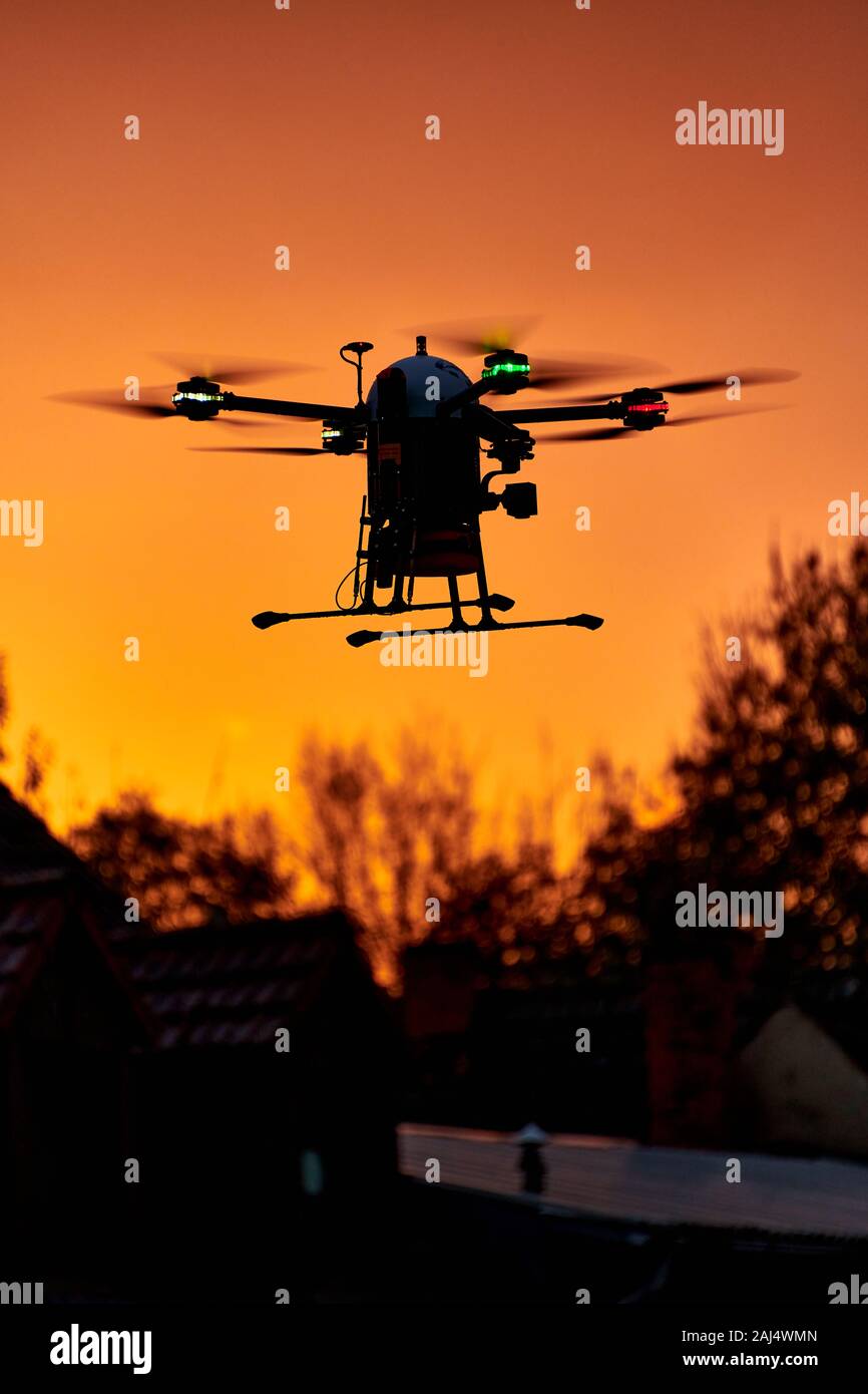 Defibrilator hi-res stock photography and images - Alamy