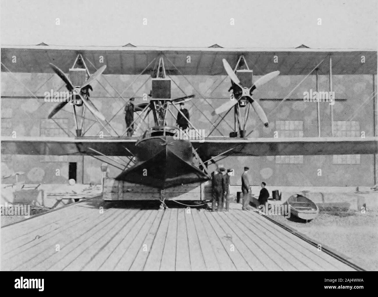 Hydro aeroplane flying hi-res stock photography and images - Alamy