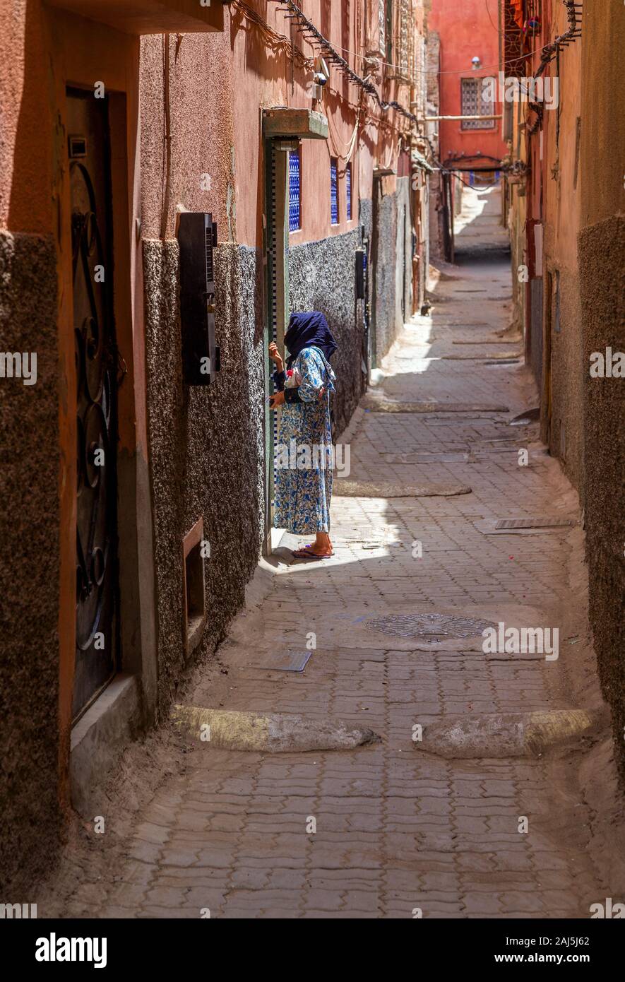 Arab woman talking in the characteristic narrow alley with her ...