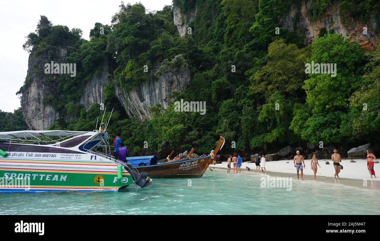 Boat front view waves hi-res stock photography and images - Alamy