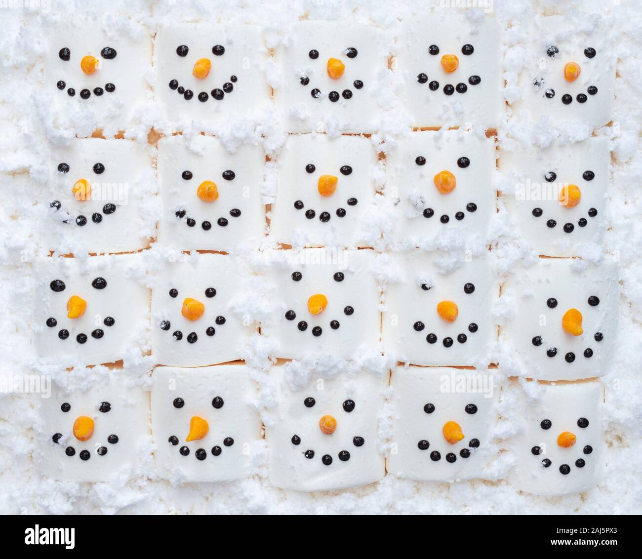 Marshmallow snowmen faces hi-res stock photography and images - Alamy