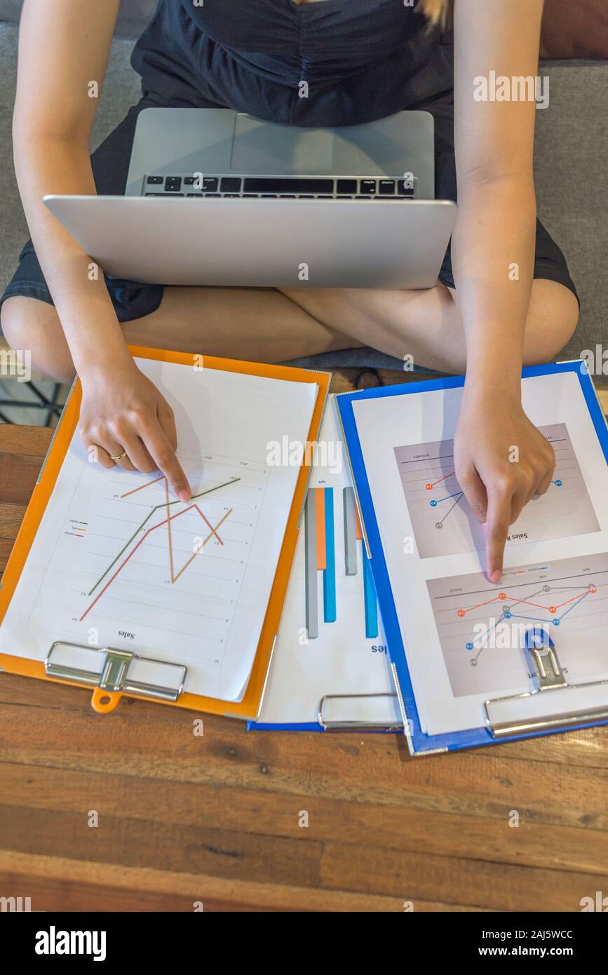 Comparing invoice hi-res stock photography and images - Alamy