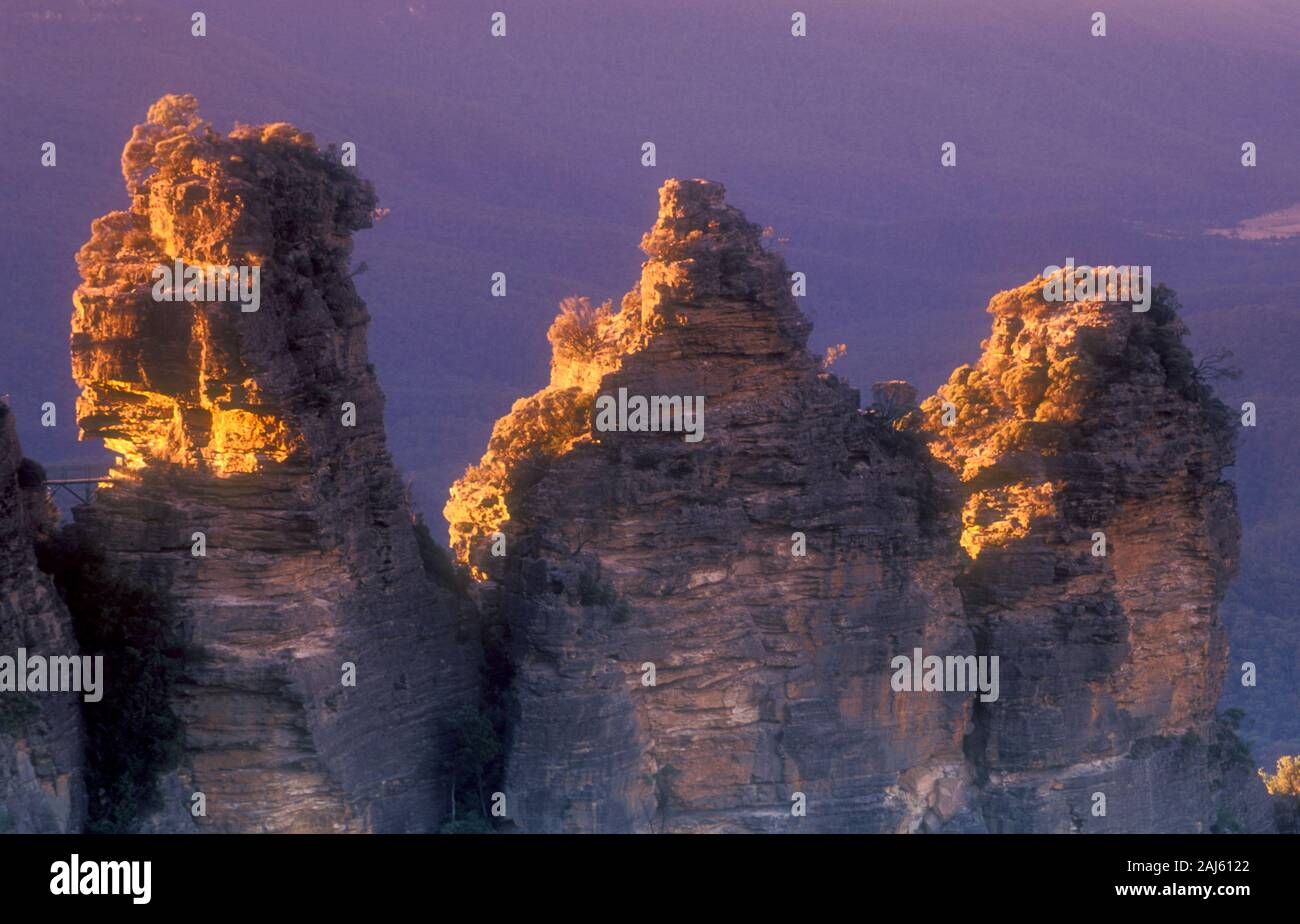 MOOD SCENE OF THE THREE SISTERS OVERLOOKING JAMIESON VALLEY, BLUE ...