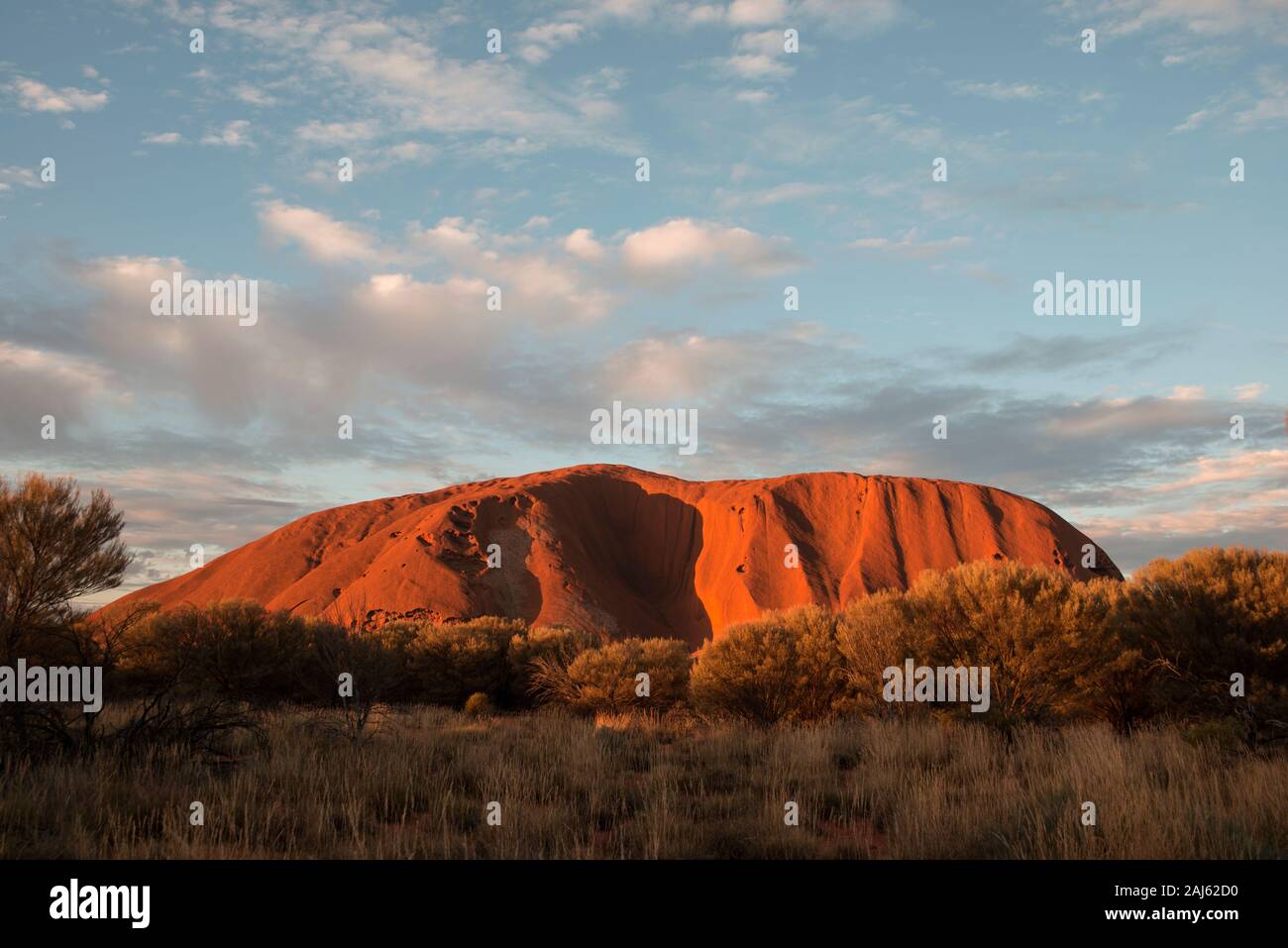 Uluru nt hi-res stock photography and images - Alamy