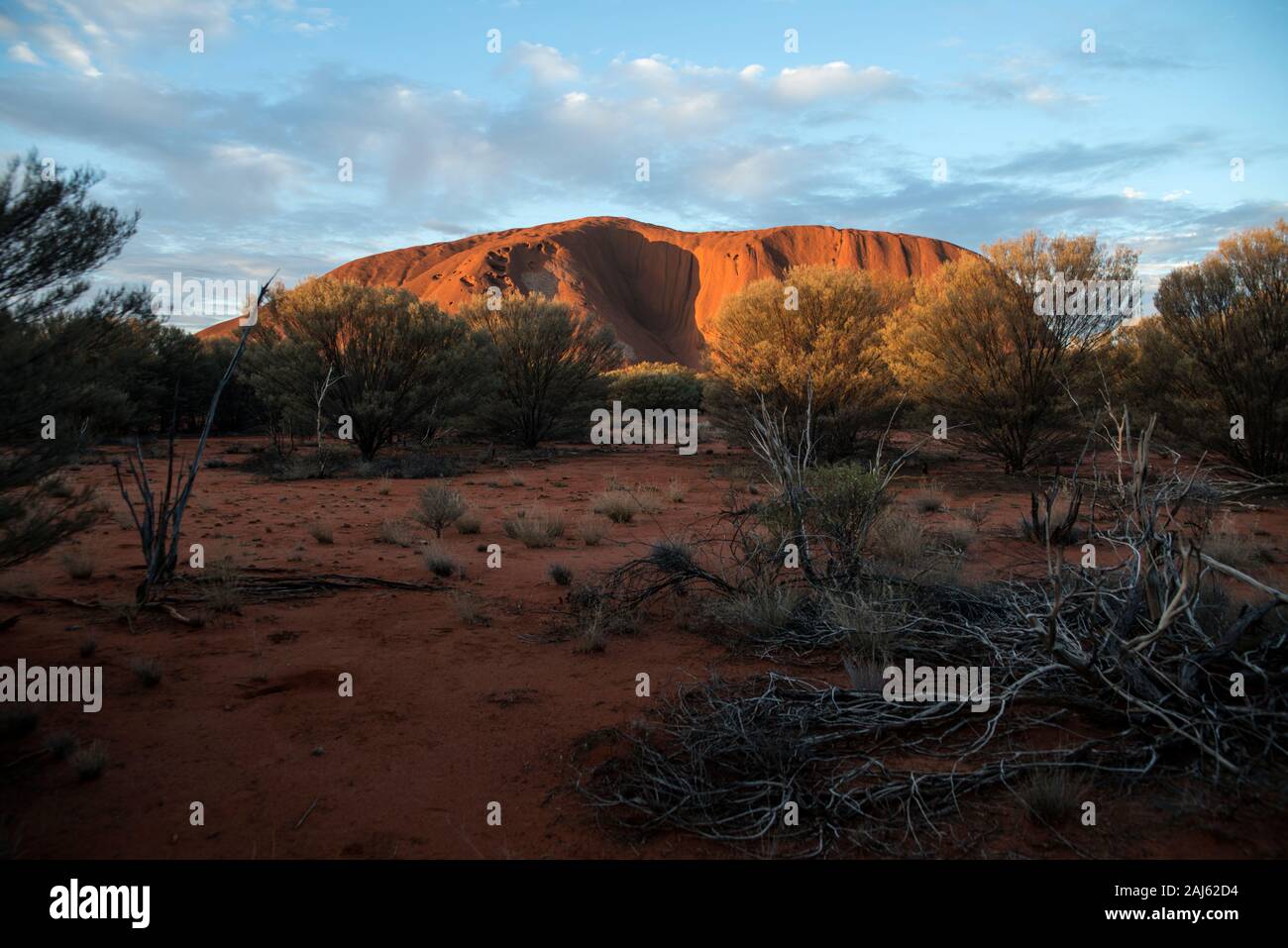 Uluru nt hi-res stock photography and images - Alamy