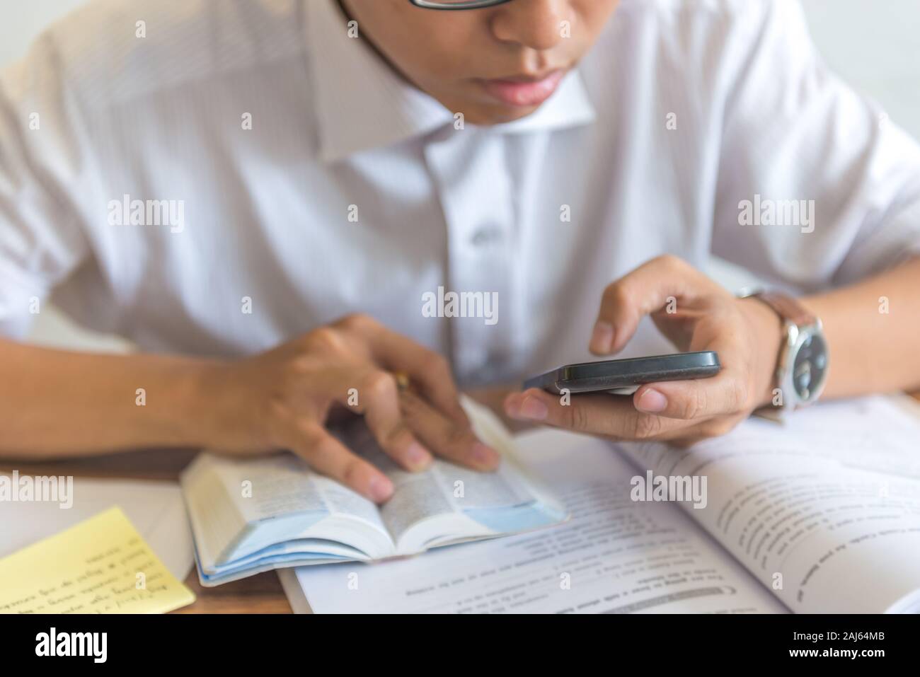 Man using smartphone and studying English lesson Stock Photo - Alamy