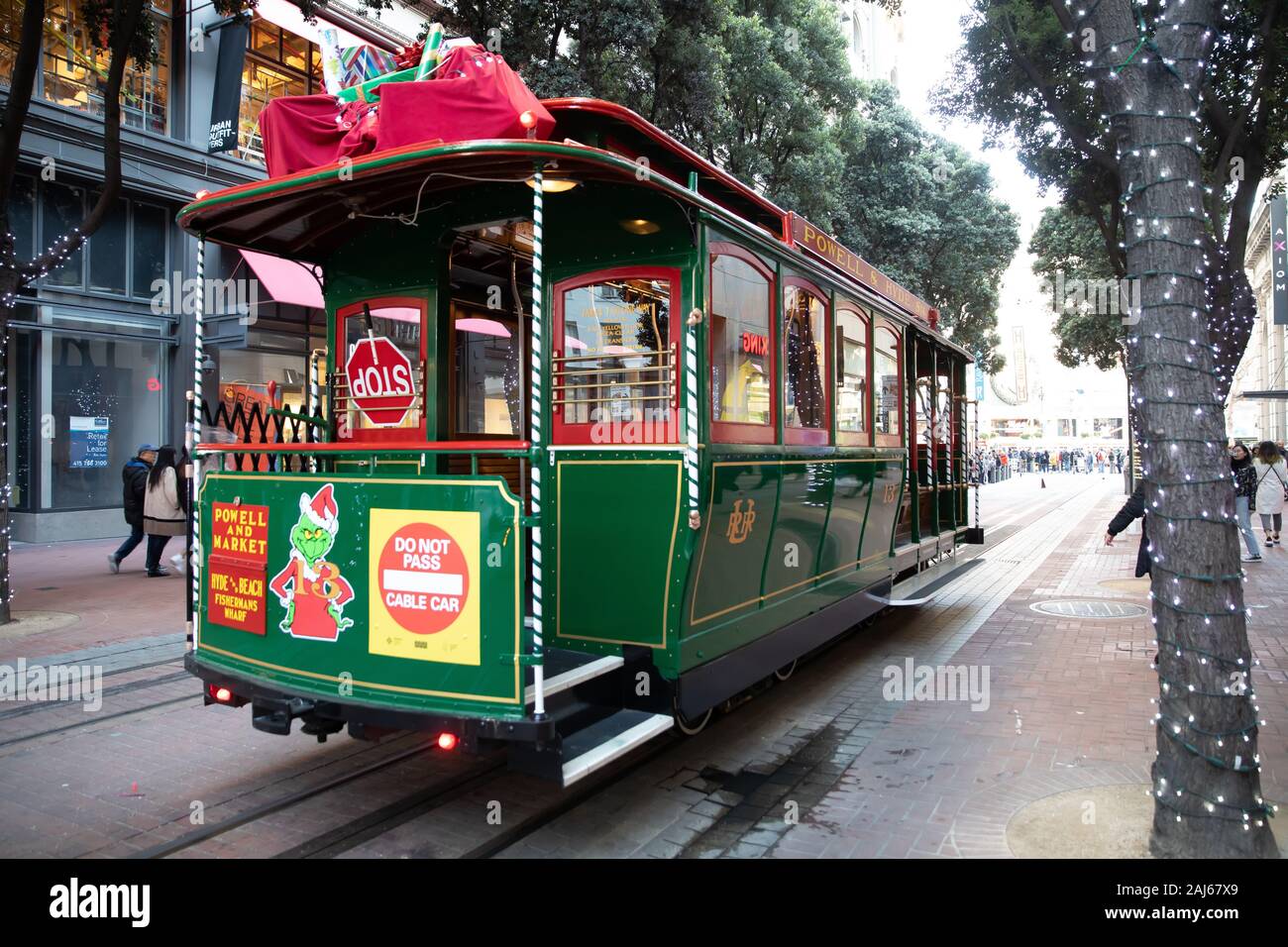 Famous Cable Car decorated for Christmas , Powell & Market Street, in ...