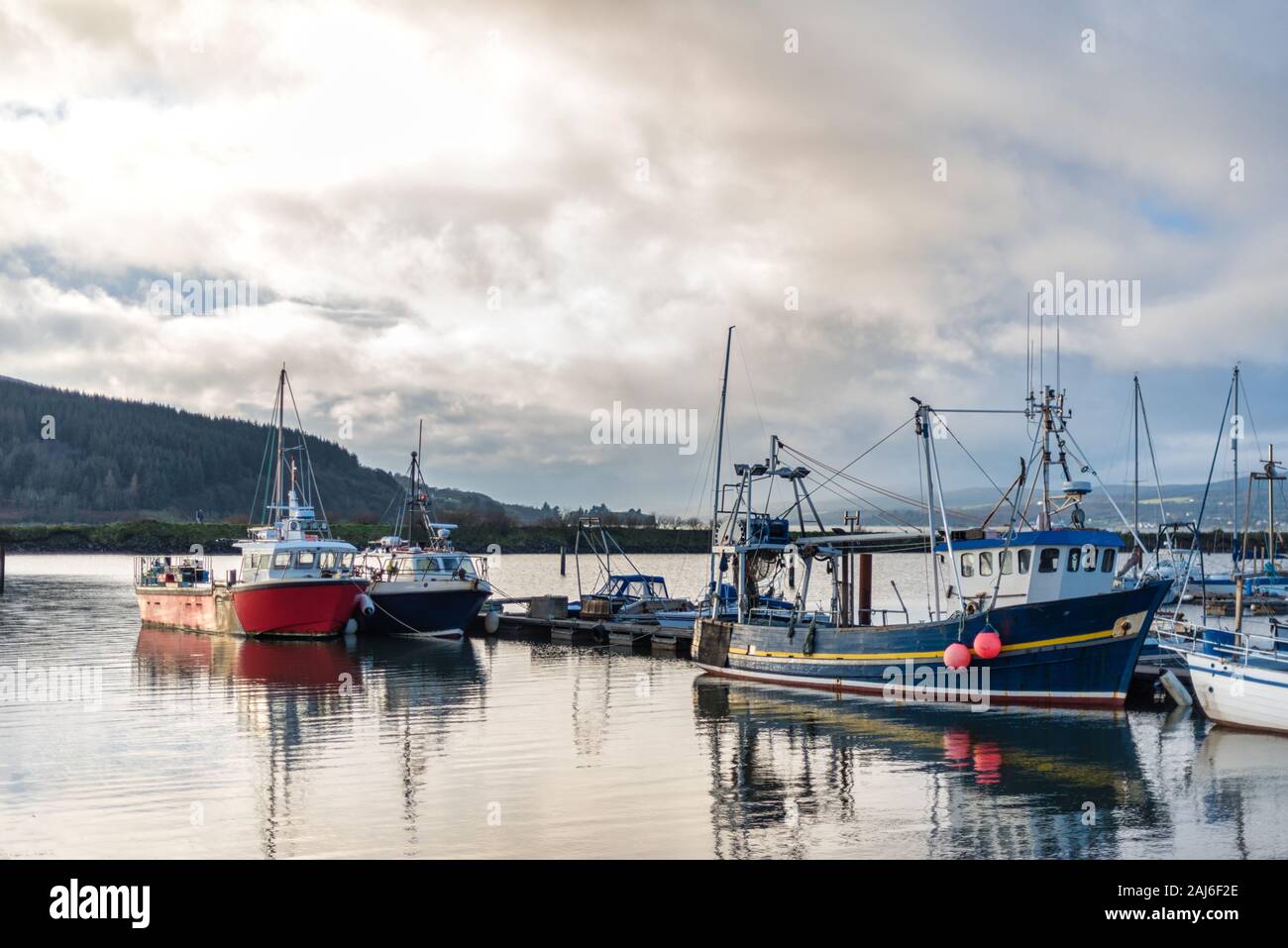 Donegal harbour hi-res stock photography and images - Alamy
