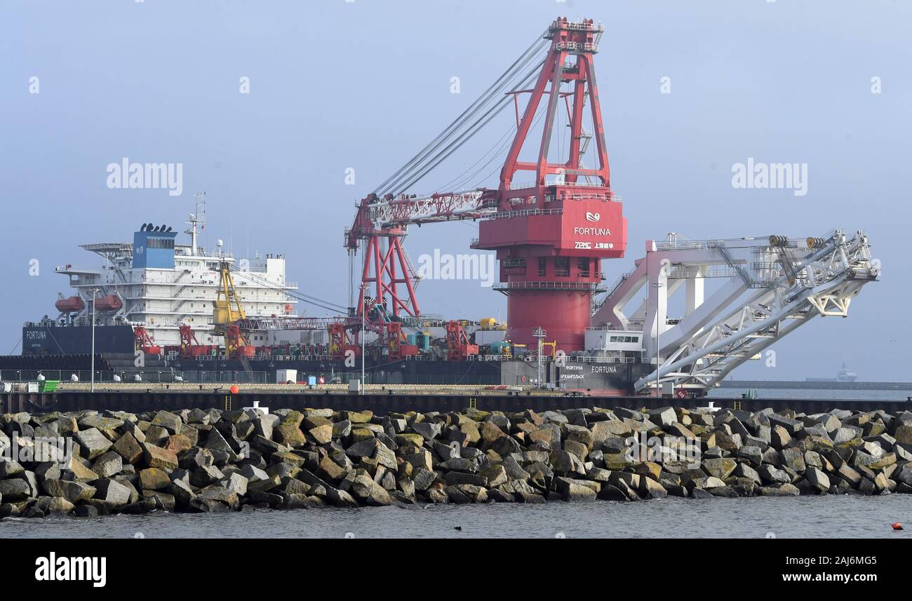 Sassnitz, Germany. 12th Dec, 2019. The Russian pipe-laying ship ...
