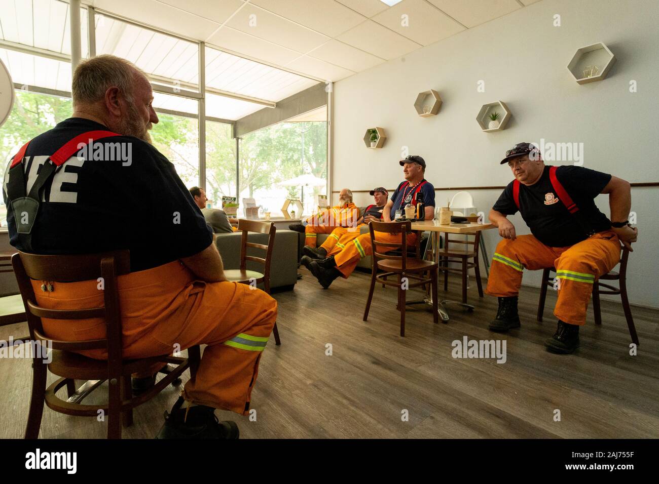 Australian bushfires 2020 firefighters hi-res stock photography and ...