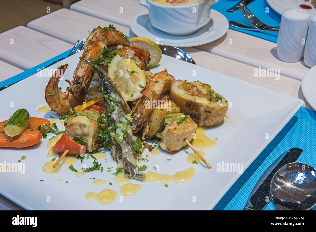 Food dining seafood restaurant hi-res stock photography and images - Alamy