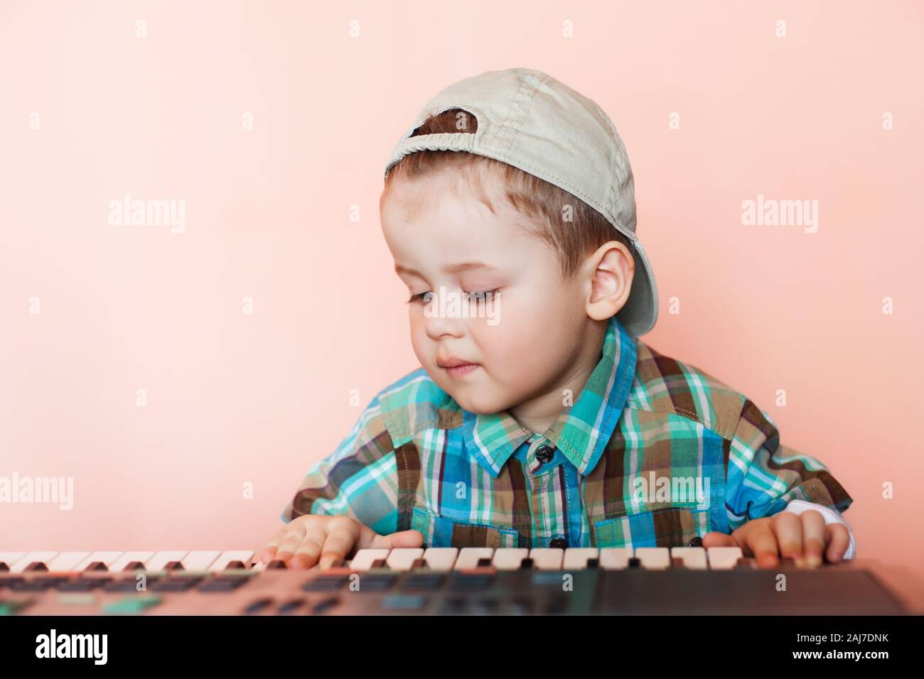 Wearing backwards baseball cap hi-res stock photography and images - Alamy
