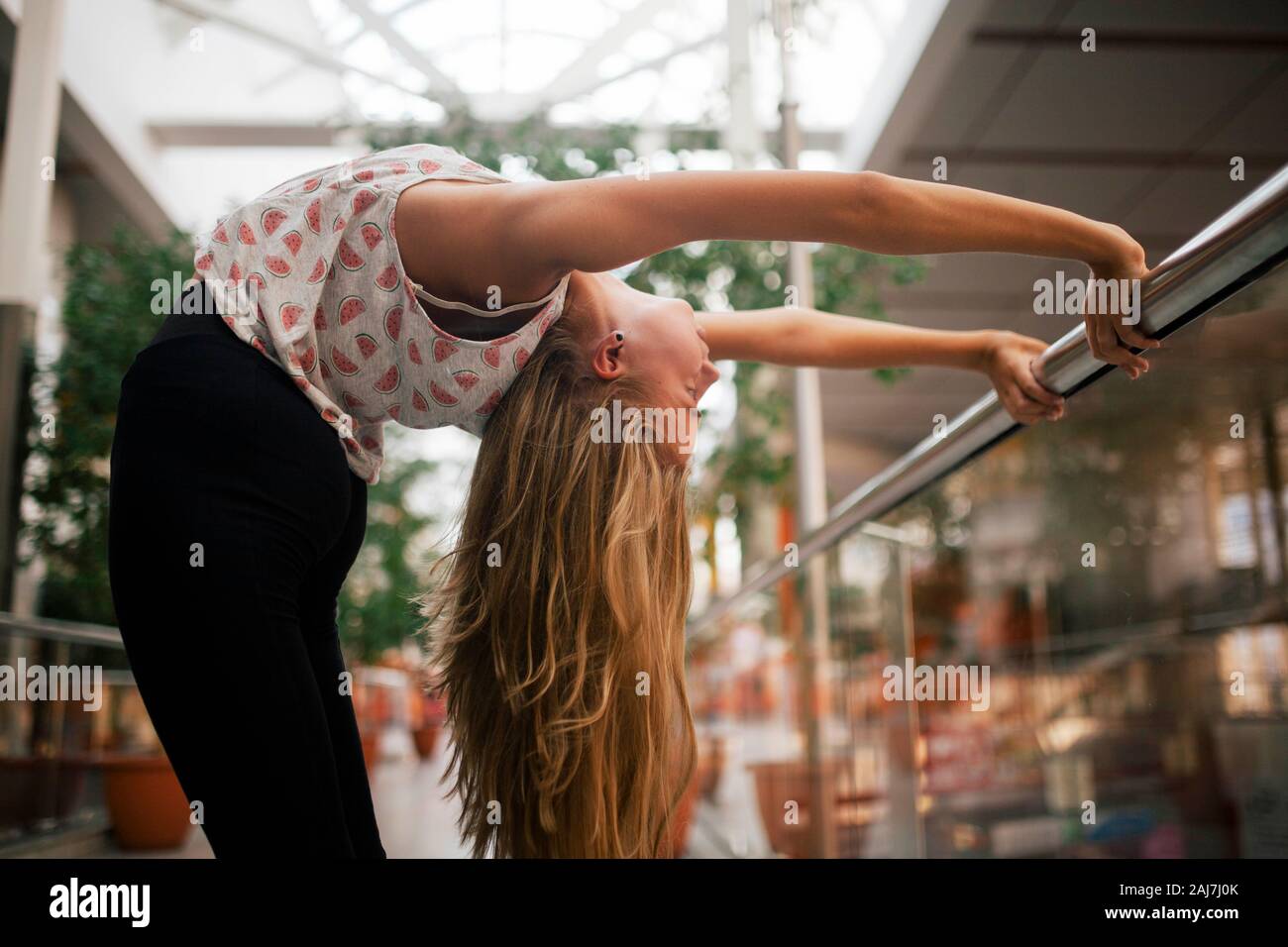 Back view profile female hi-res stock photography and images - Alamy