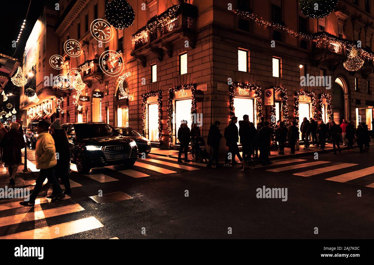 Via Monte Napoleone, where people of Milan and all Italy goes for ...