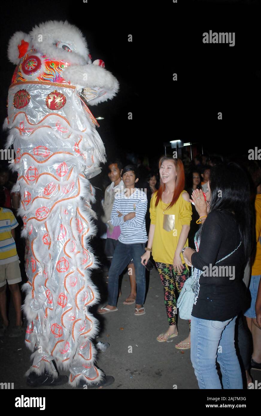 Cute lion dance hi-res stock photography and images - Alamy