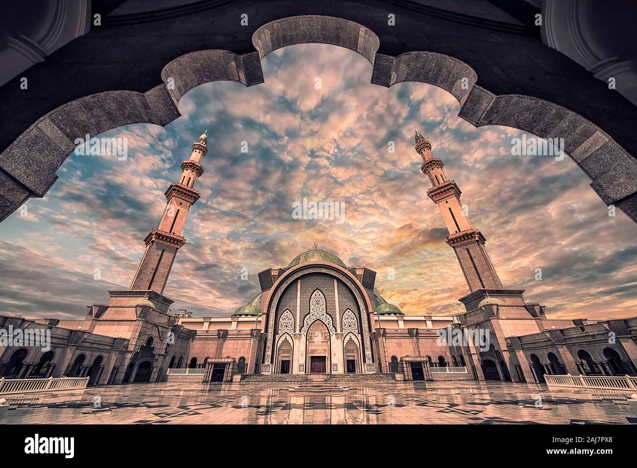 Masjid Wilayah Persekutuan High Resolution Stock Photography and Images ...