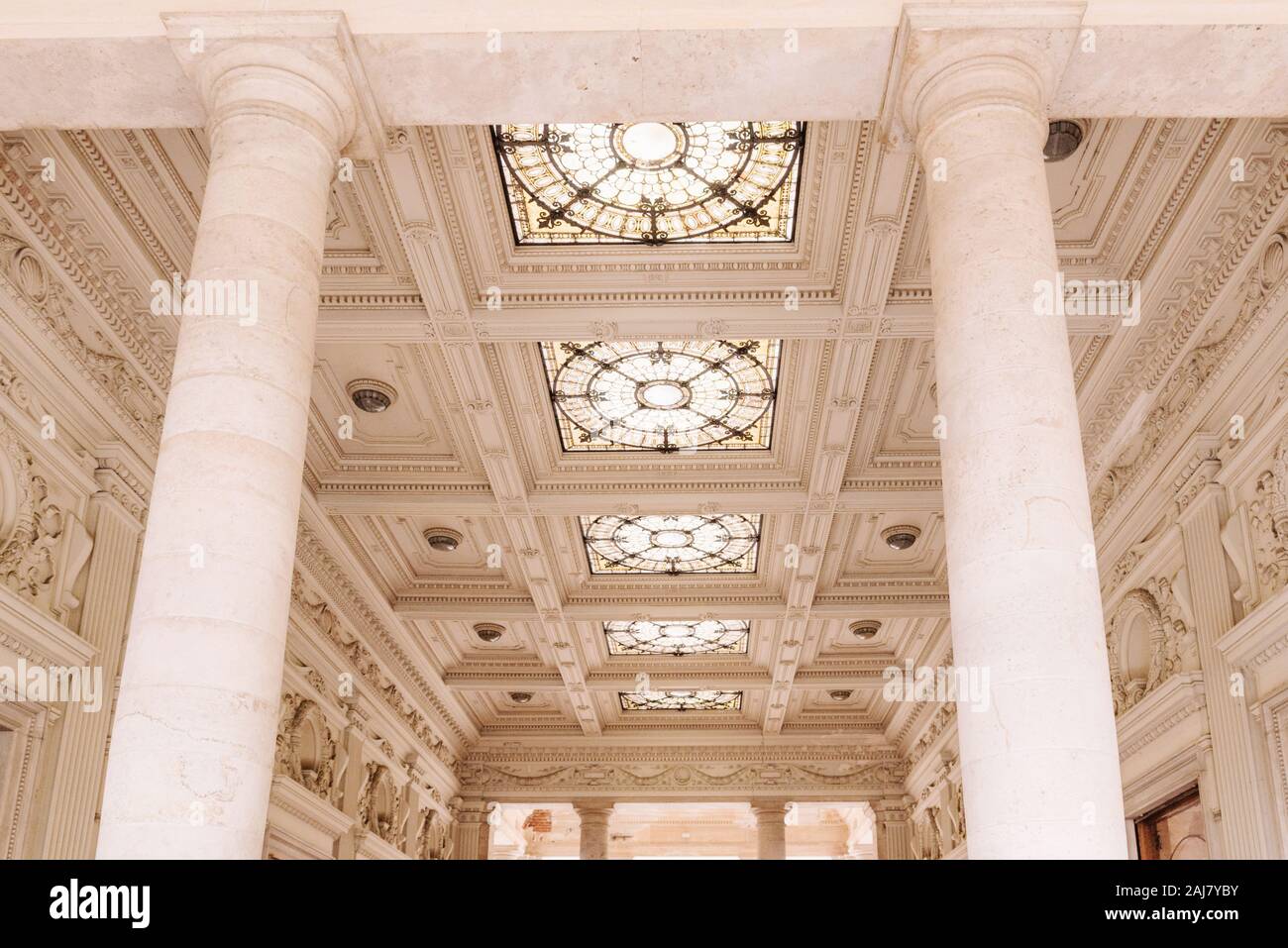 Beautiful tall hall with glass ceilings. Magnificent general ...