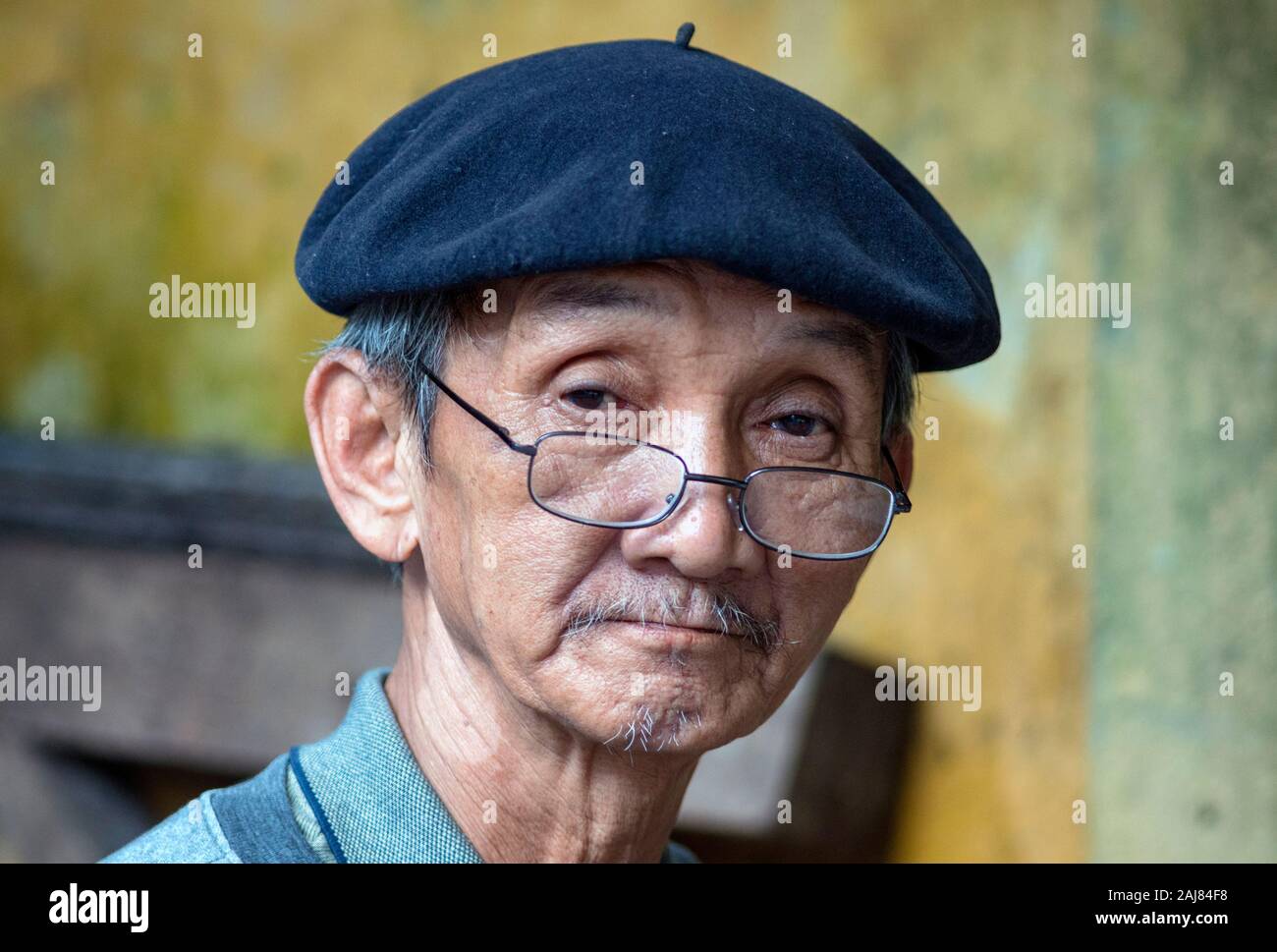 French man wearing beret hi-res stock photography and images - Alamy