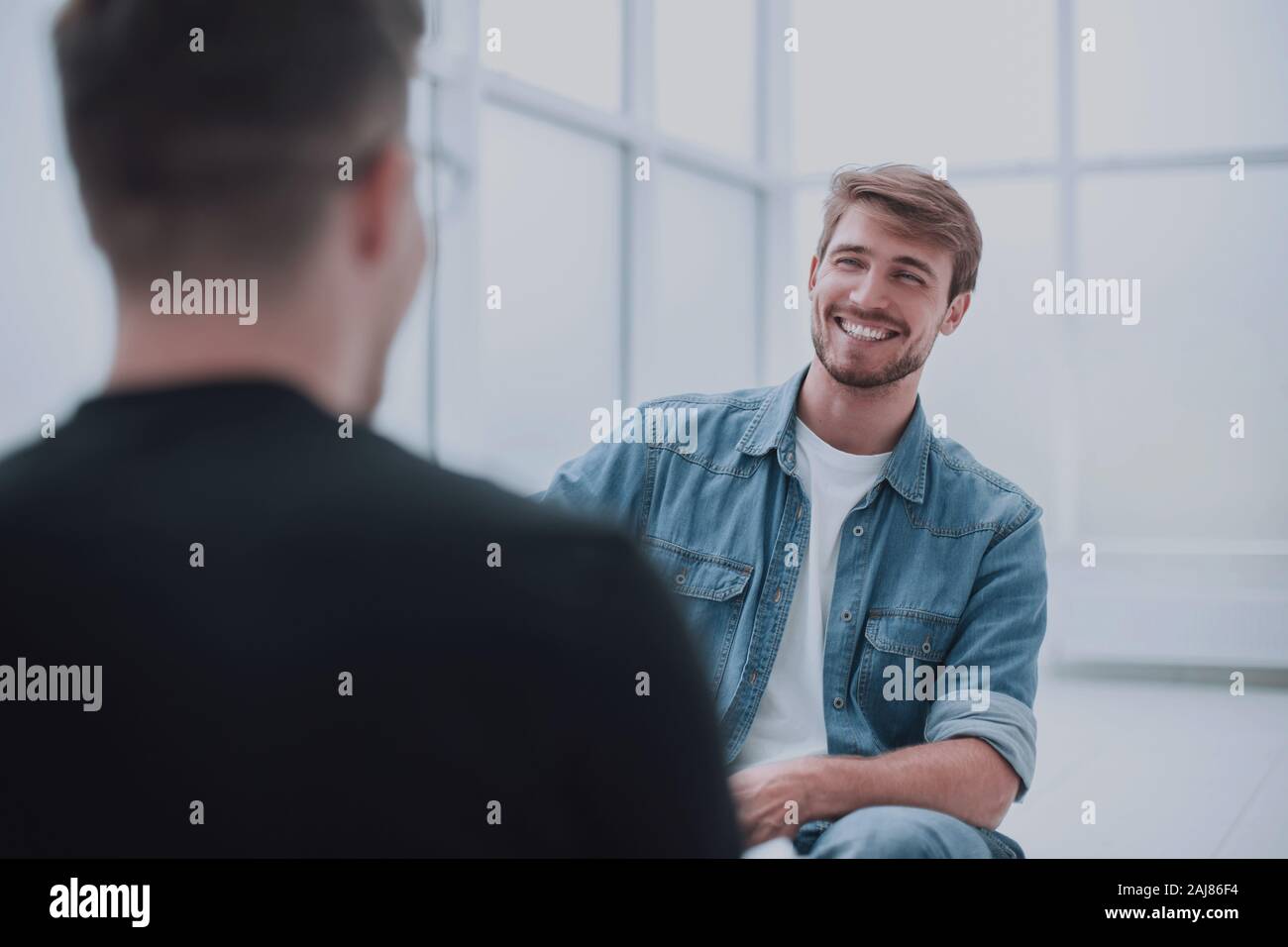 Woman interviews man hi-res stock photography and images - Alamy