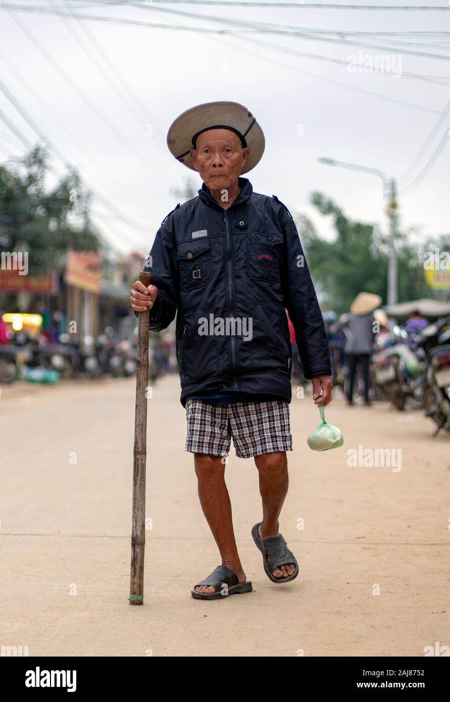 Old asian man hi-res stock photography and images - Alamy