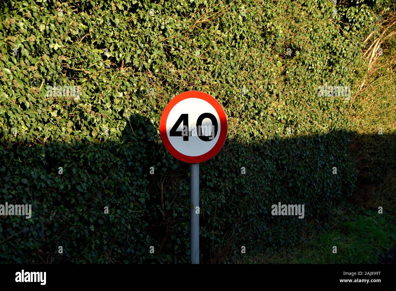 40 mph speed limit hi-res stock photography and images - Alamy